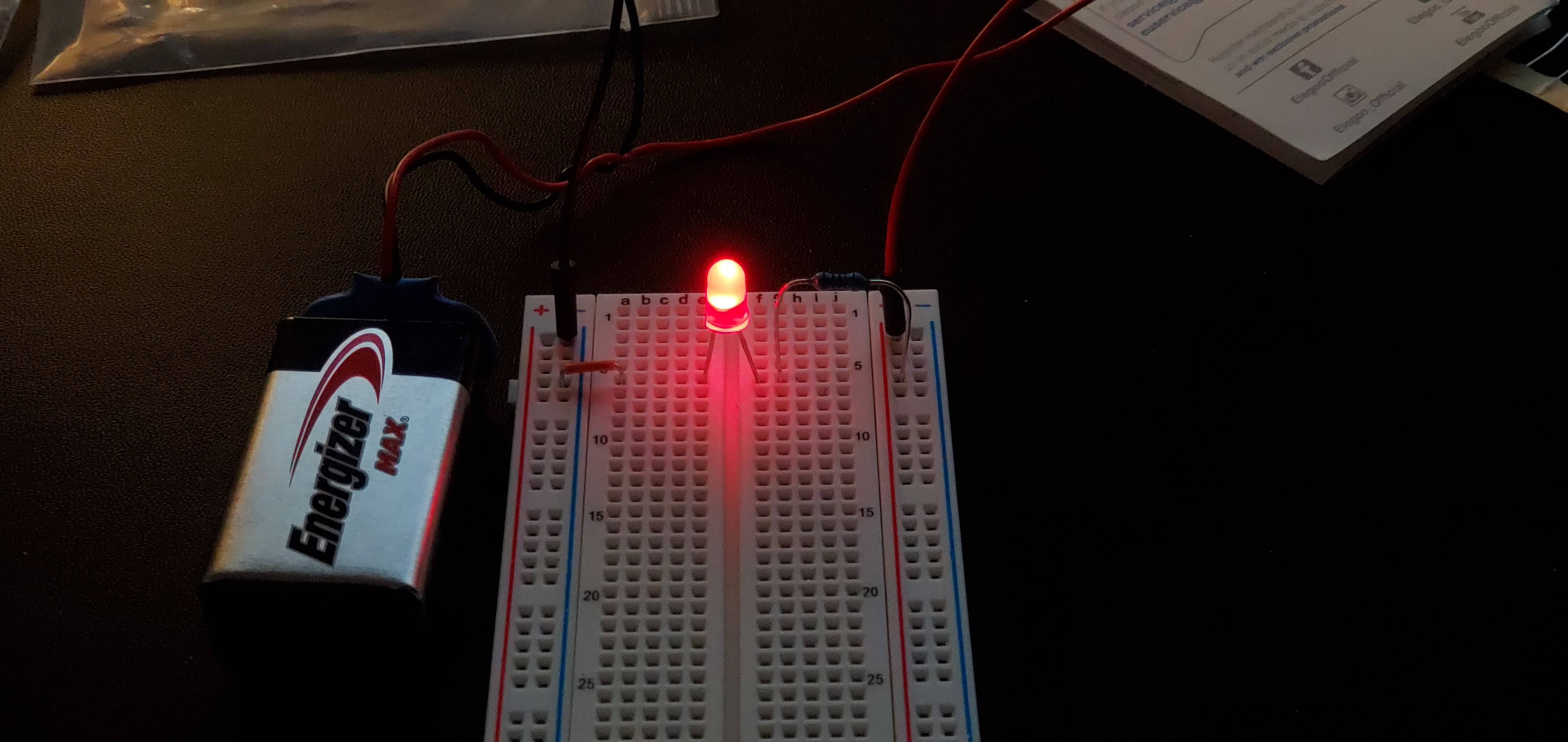 I made my very first circuit! I'm a father learning alongside my 7yo ...