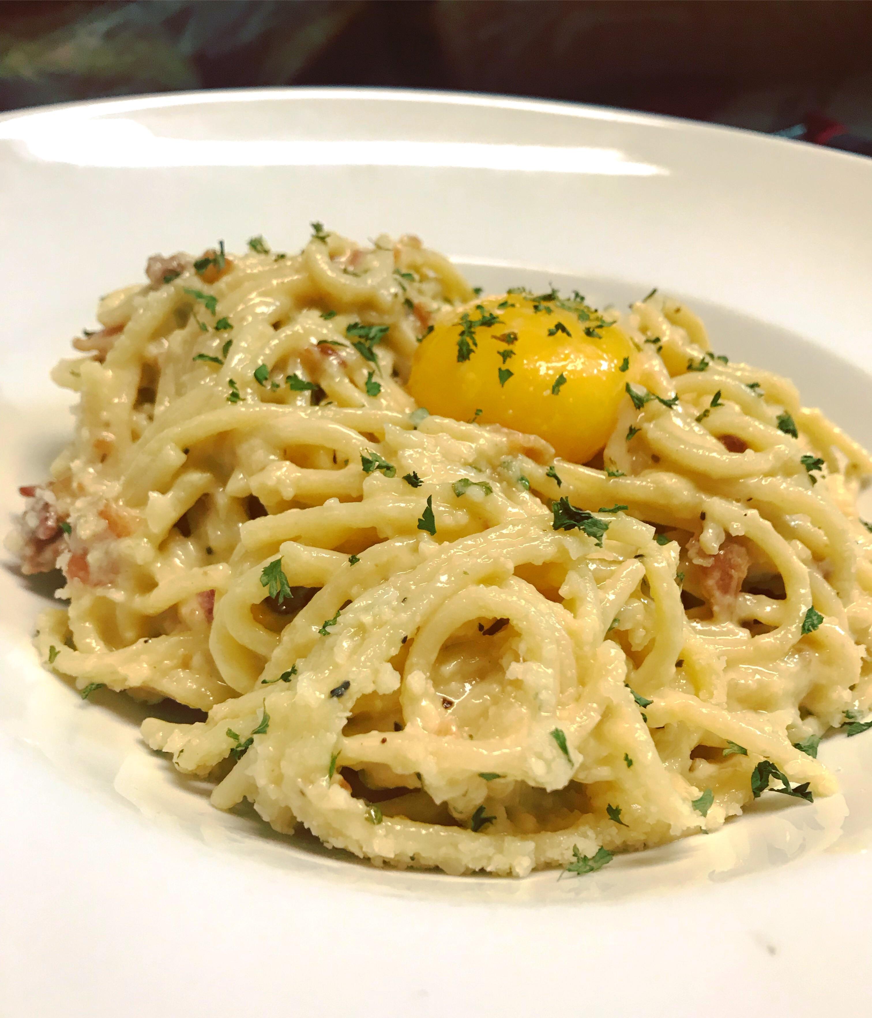 I made spaghetti carbonara with egg yolk. | Scrolller