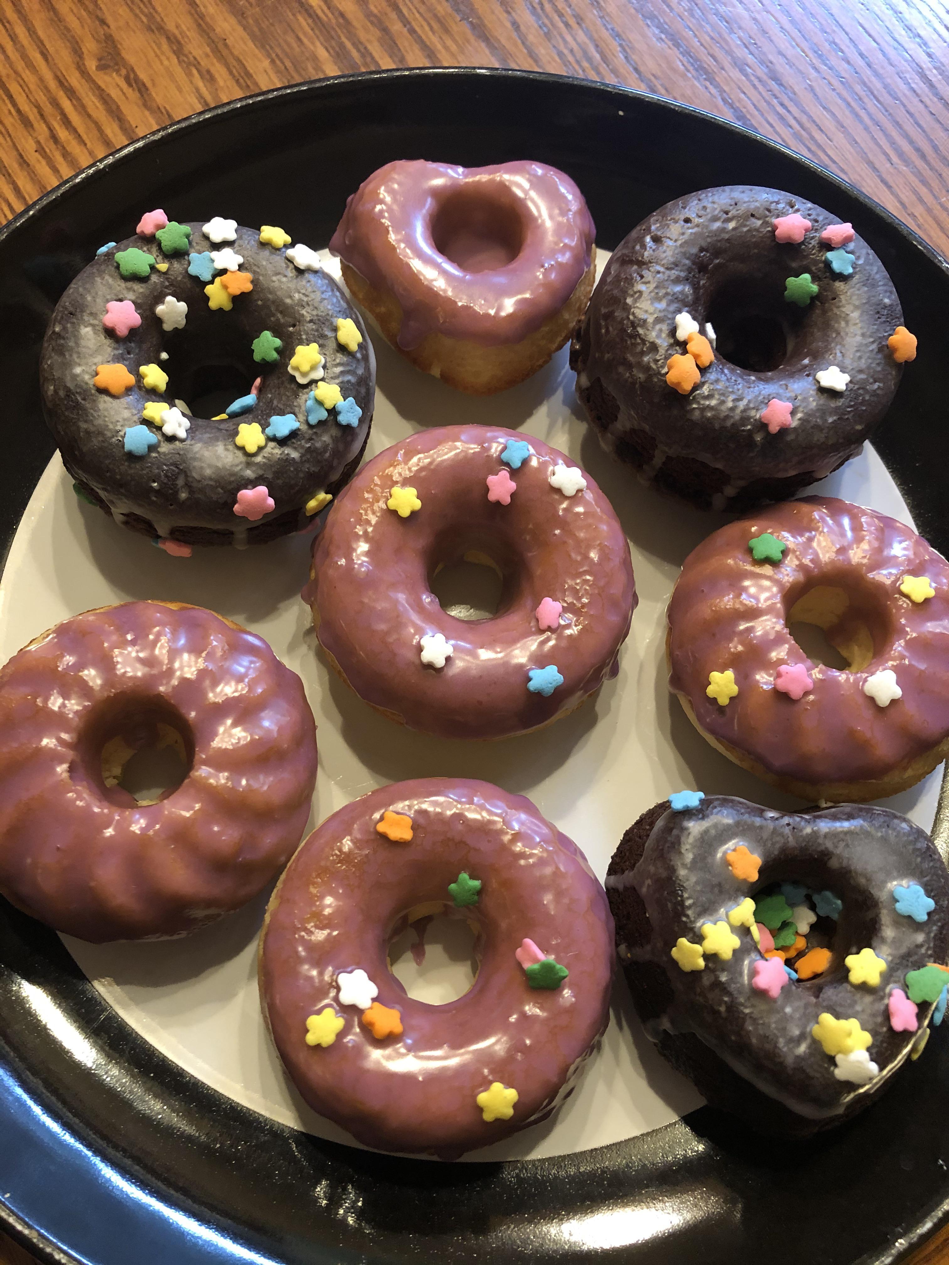 [i made] vanilla and chocolate donuts | Scrolller