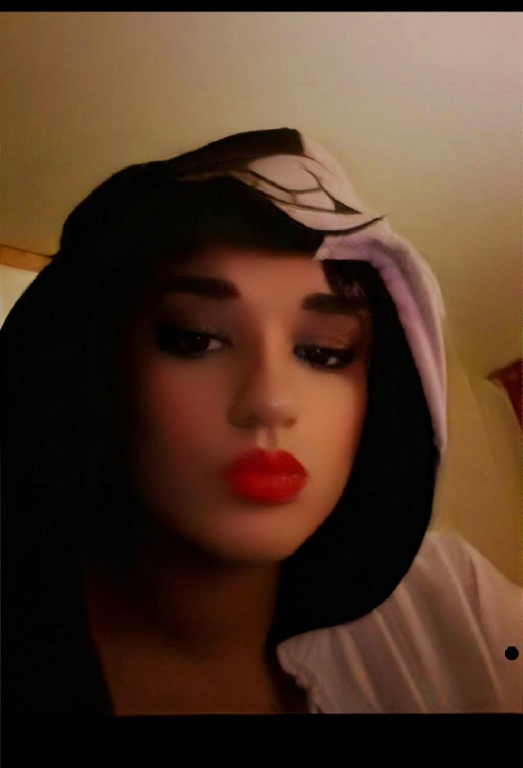 Don't mind the weird face, I was eating 😅. This what I look like without a wig.. what you guys ...