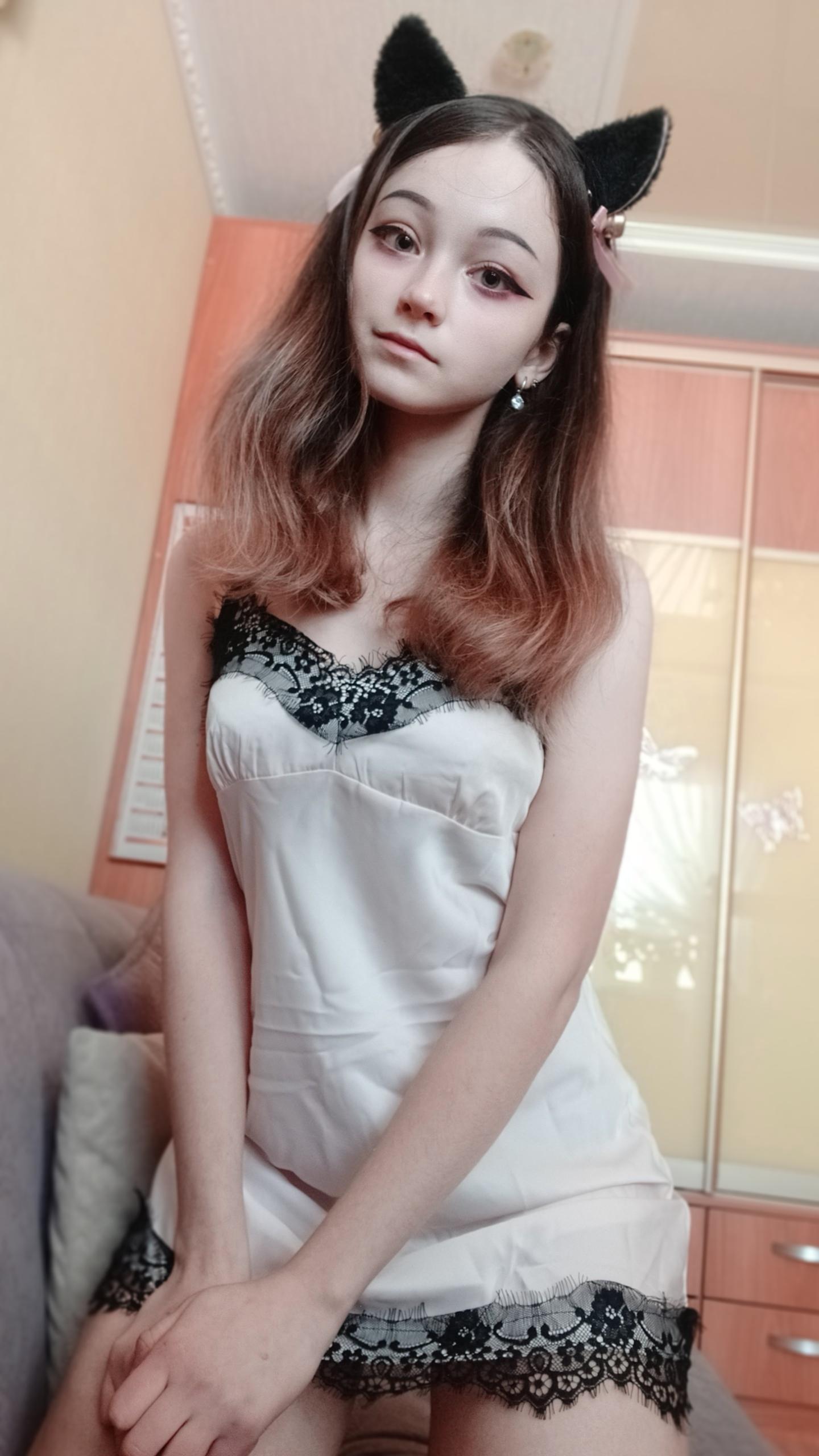 I need better cat ears🥺 | Scrolller