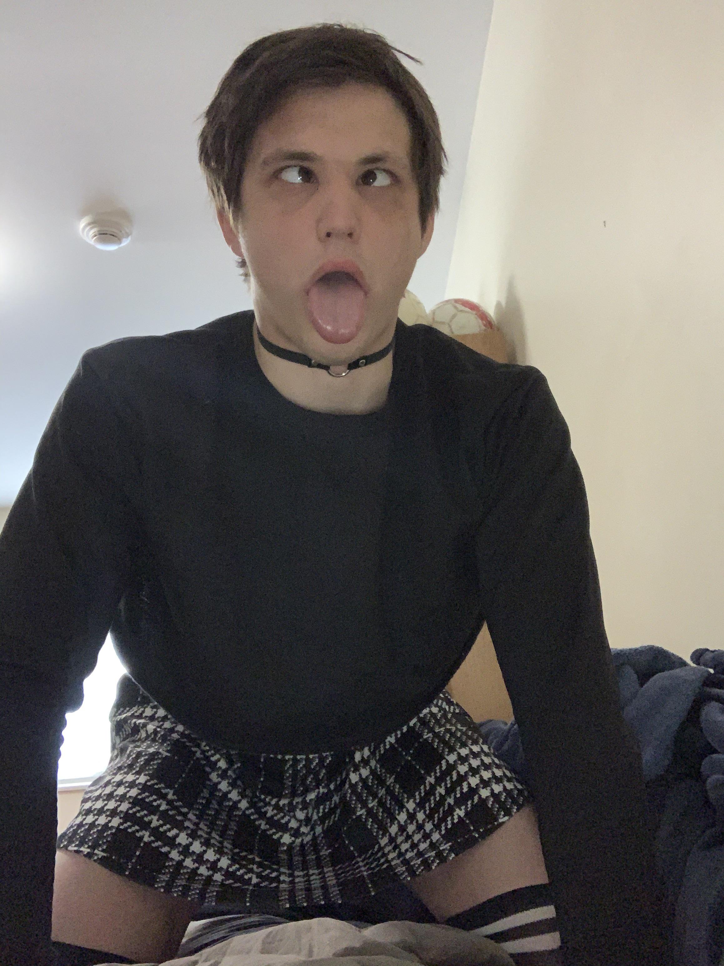 I need someone to add a leash | Scrolller