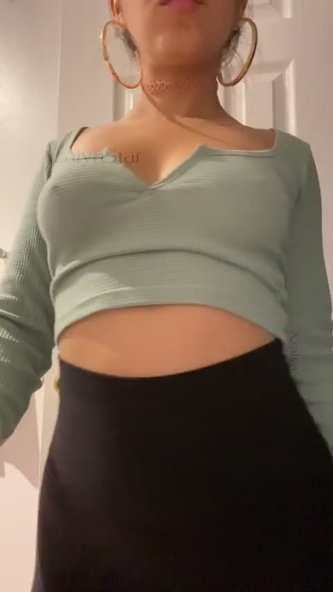 I never wear a bra to work.. would I catch you staring? 😜 [F] | Scrolller