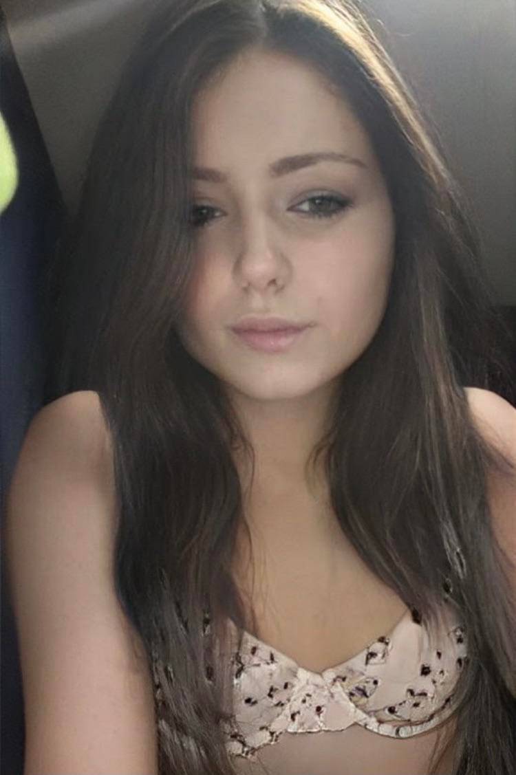 I see you scrolling, check out my page💕 | Scrolller