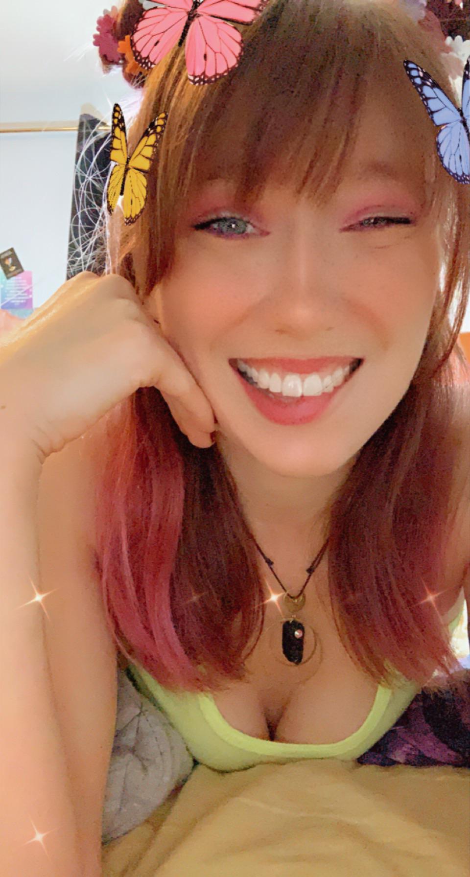 I think I fell in love when she said “Grab me by the neck tho” 😈💖 | Scrolller