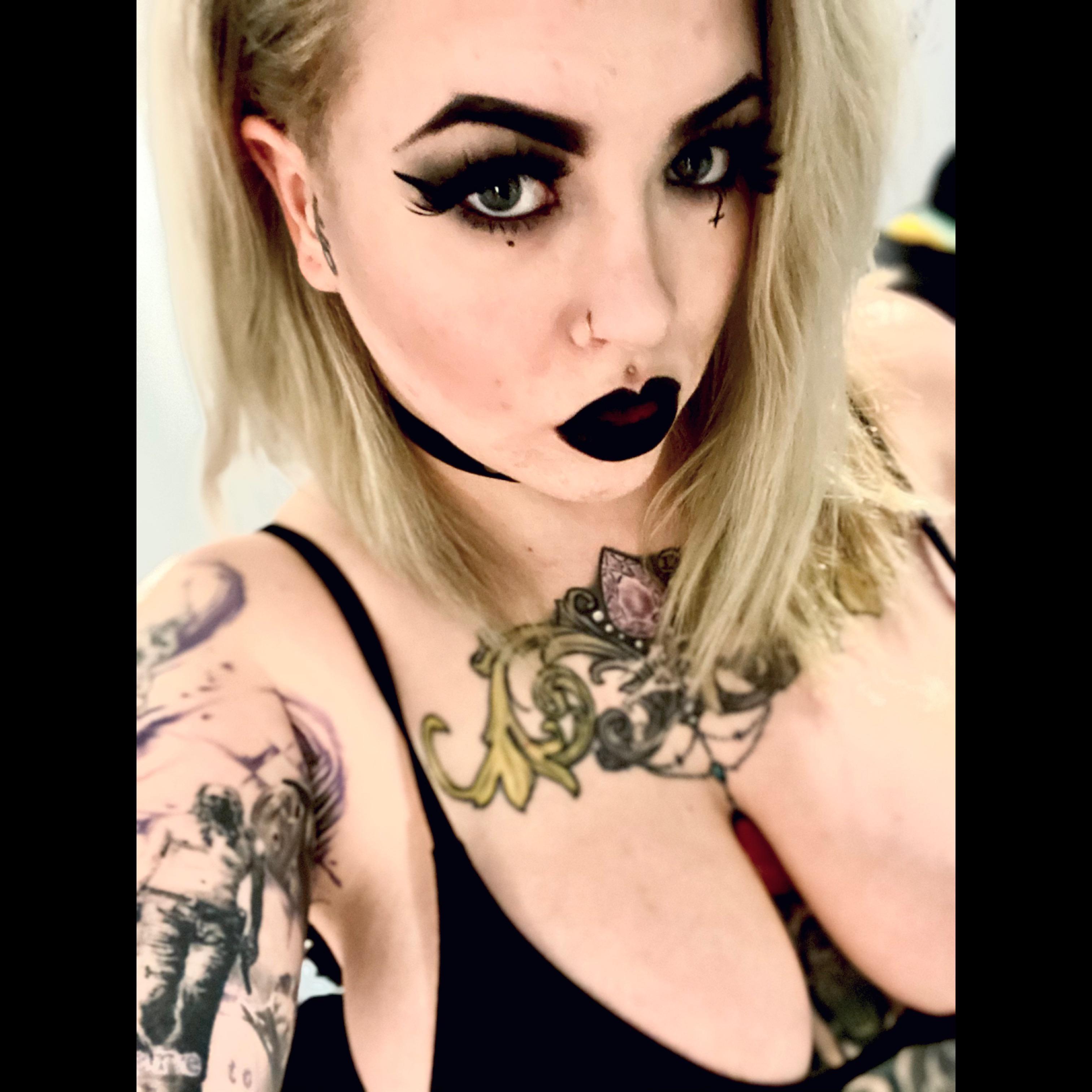 I think my top is too small. 😬 | Scrolller