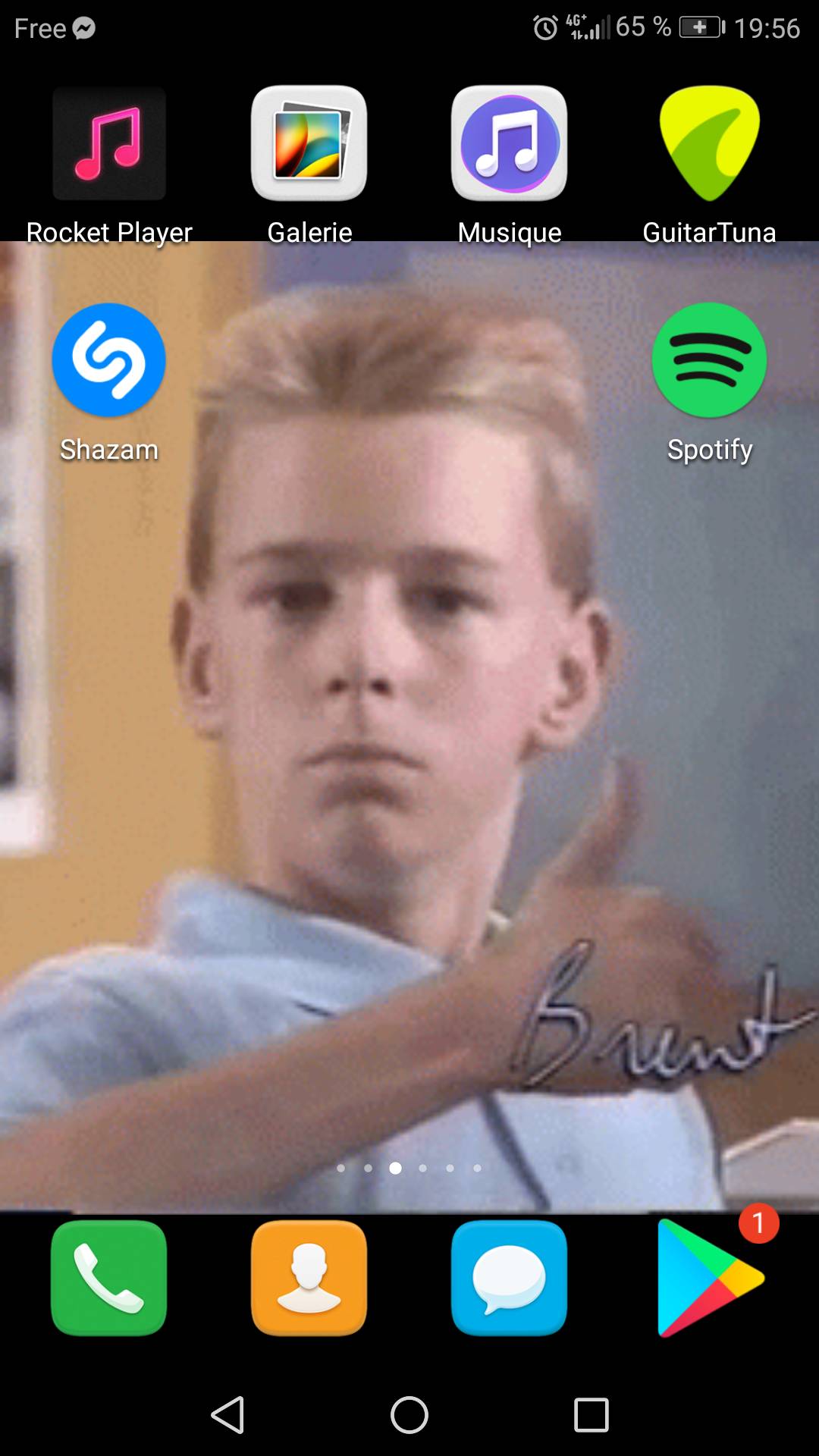 I tried to take a screenshot of my broken screen.. | Scrolller