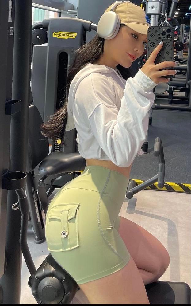I Wanna Get Gang Banged 🥺 Scrolller