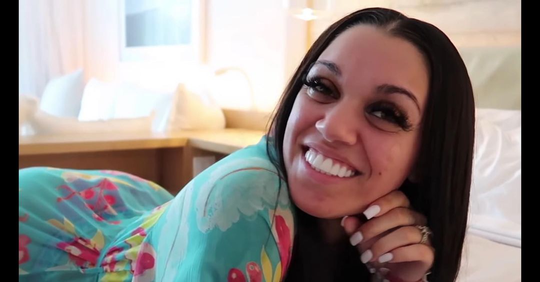 I wanna nut on that bimbo face 🍆💦 | Scrolller