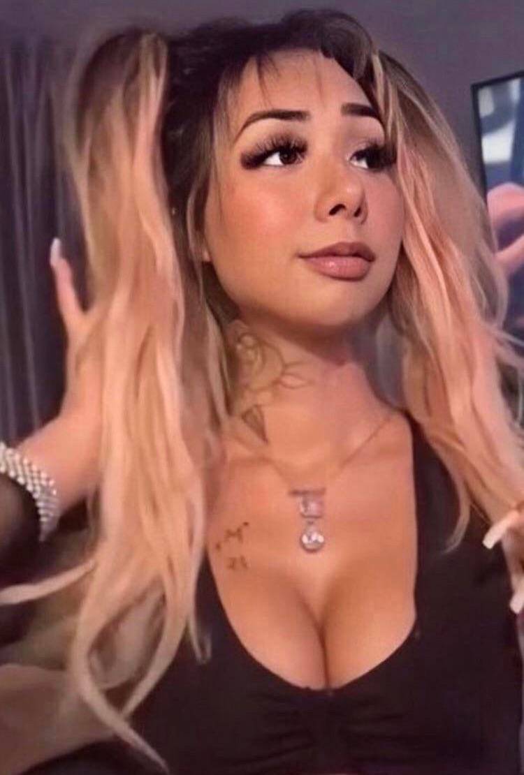 I wanna titfuck her so bad | Scrolller