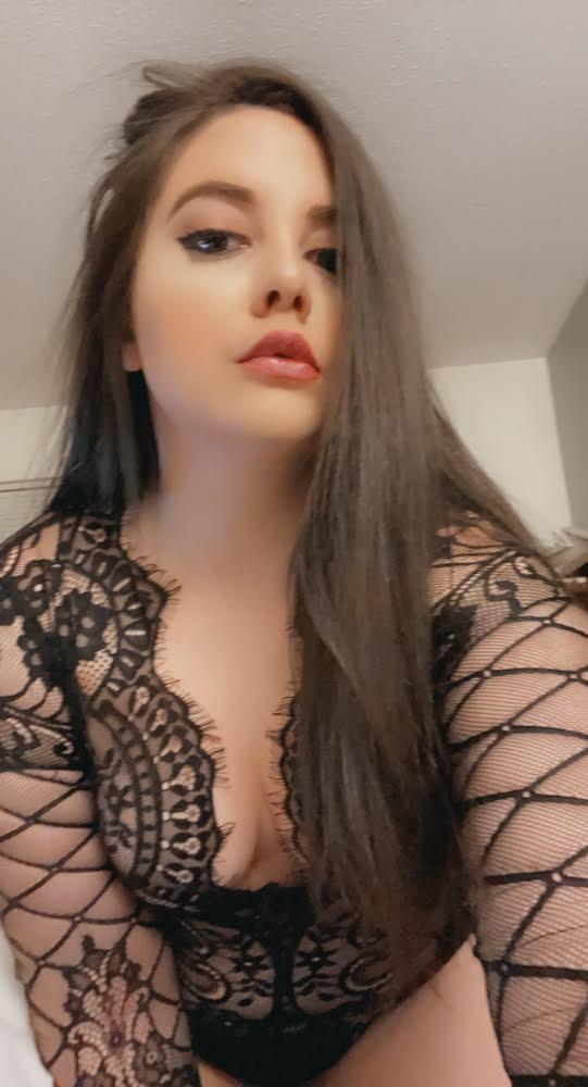 I want you below me | Scrolller