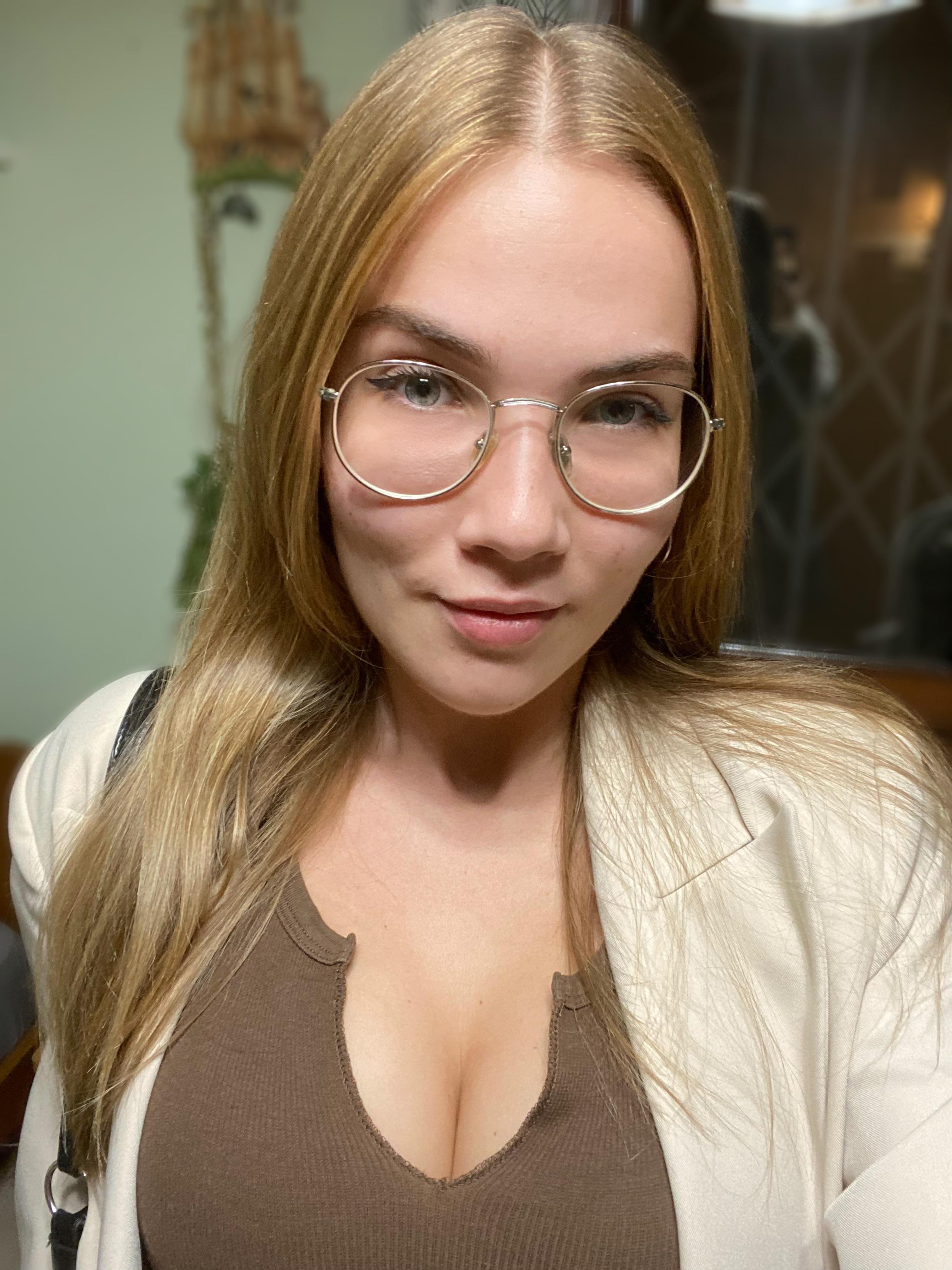 I Want You To Lick My Cleavage Scrolller