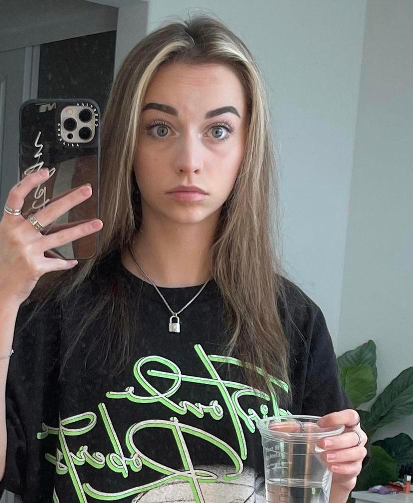 I Woke Up In This Girls Body And Her Mother Yelling At Me To Get Ready For School What Do I Do