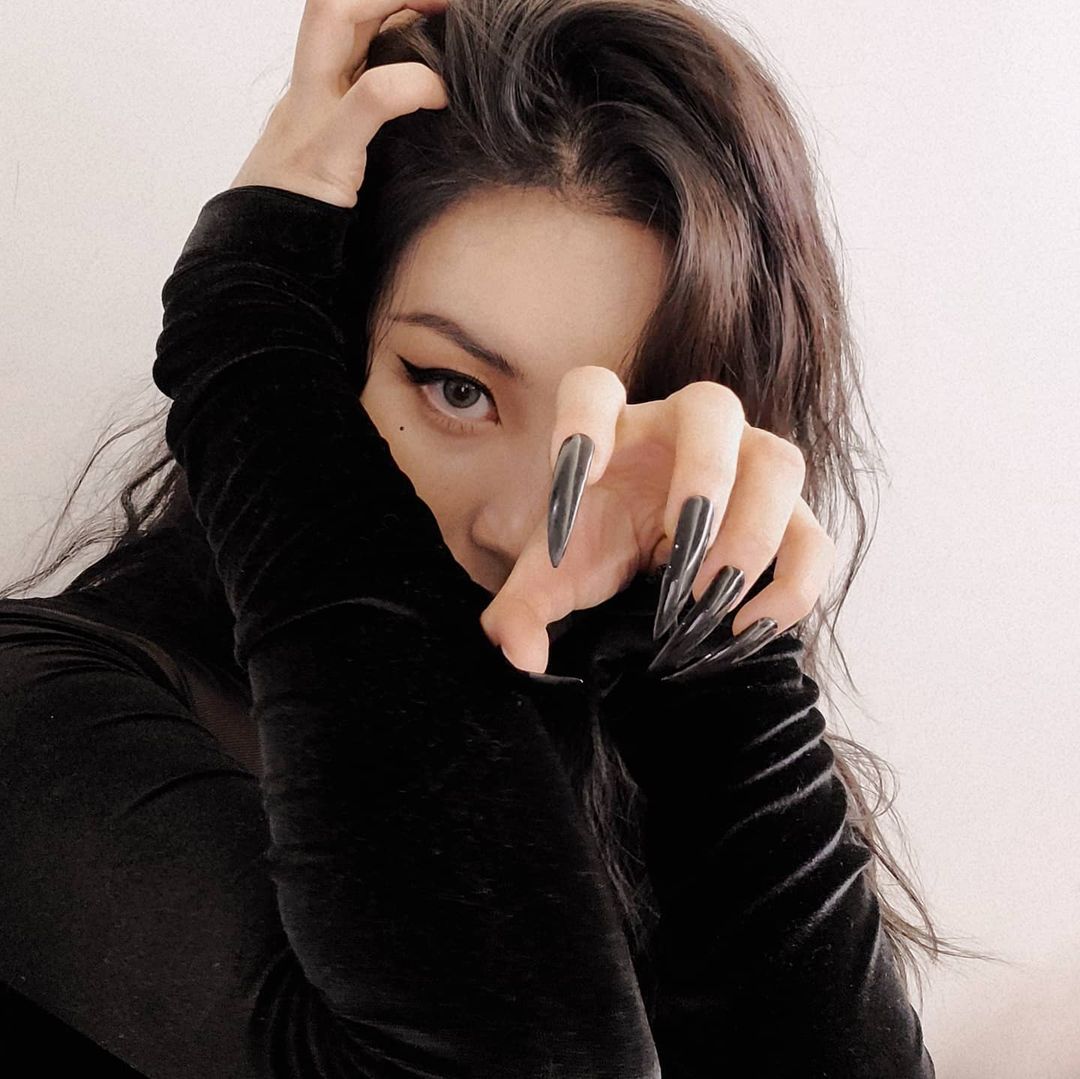 Sunmi | Scrolller