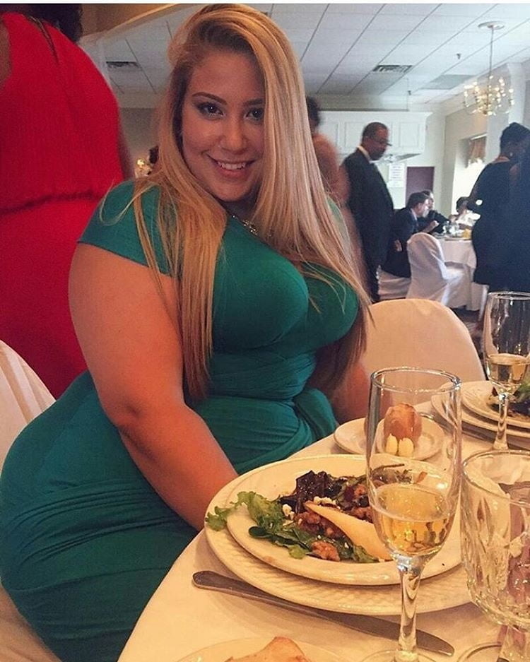 I'd love be this beautiful chunky blonde's wedding date | Scrolller