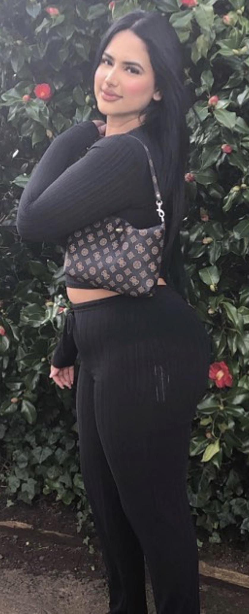 If anyone has more media of this girl then message me 👀 | Scrolller