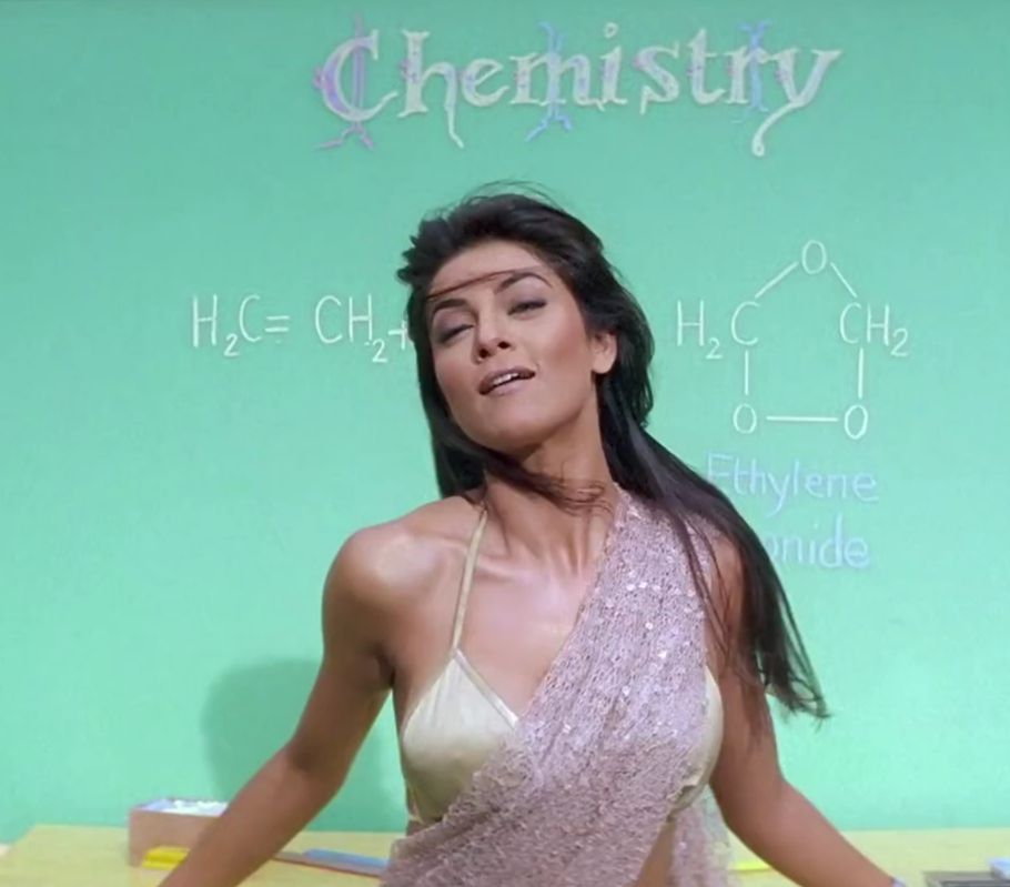 If only we had a chemistry teacher like Sushmita | Scrolller