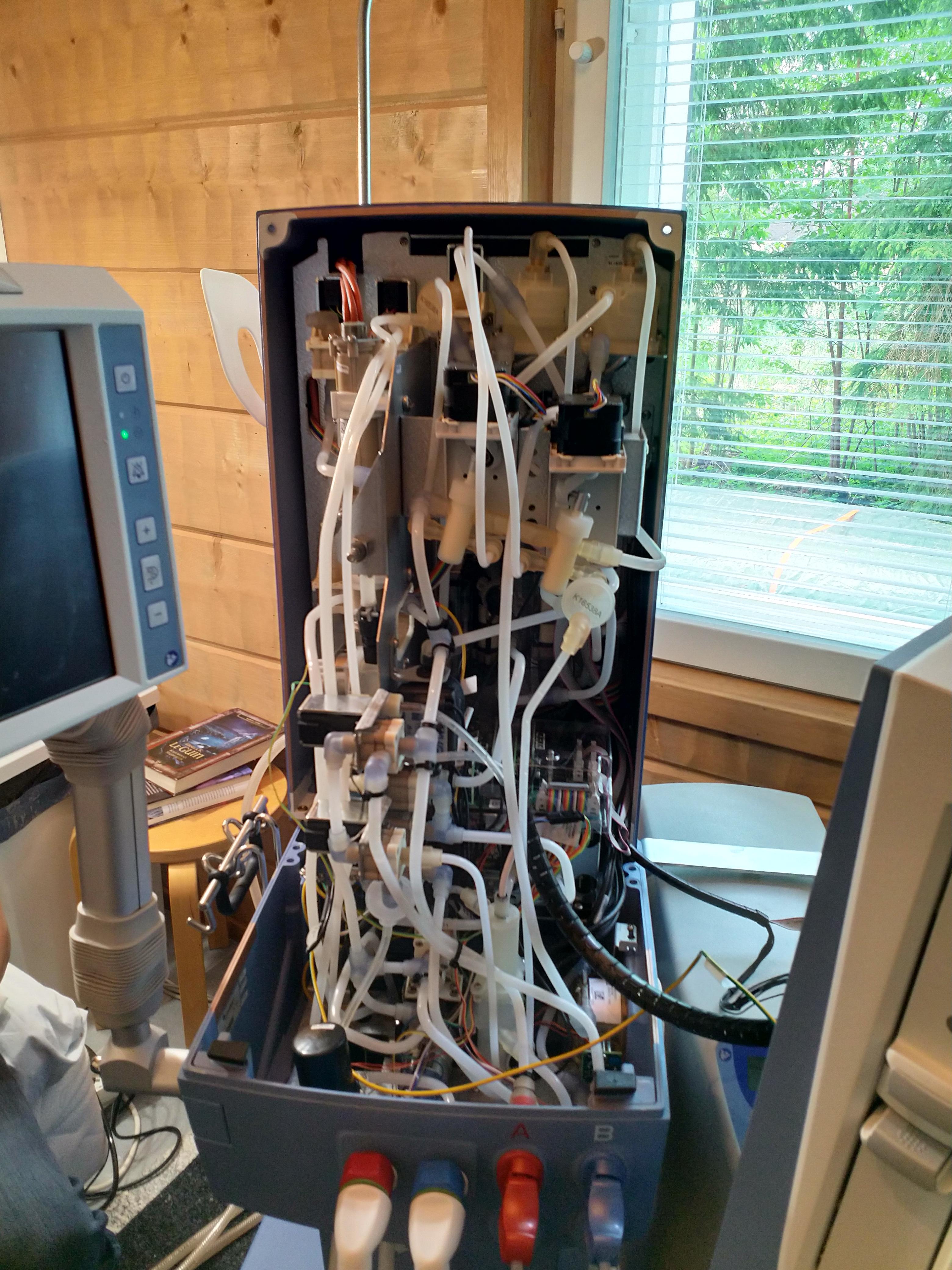 If you ever wondered what your dialysis machine looks like inside... | Scrolller