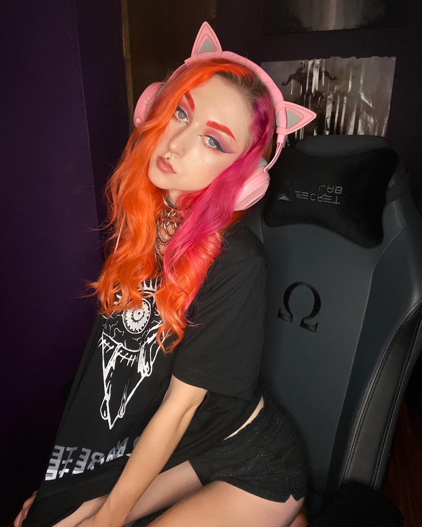 If you game, pc or console? 🎮👀 | Scrolller