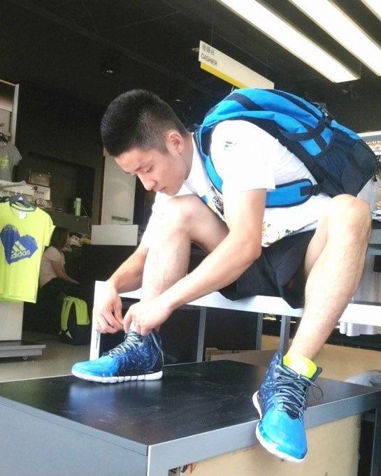 If you look really close | Scrolller