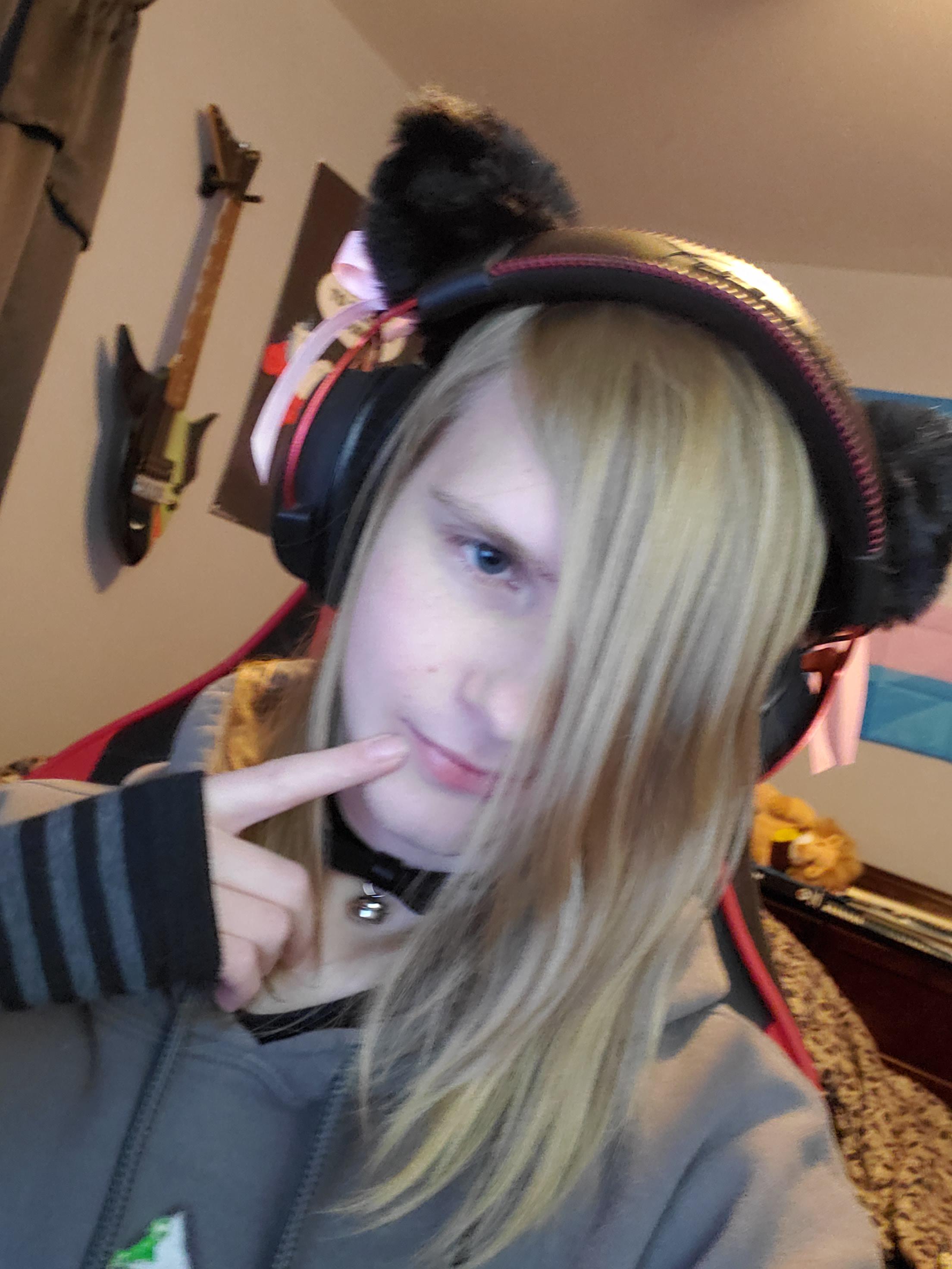 I'm bored, hmu | Scrolller