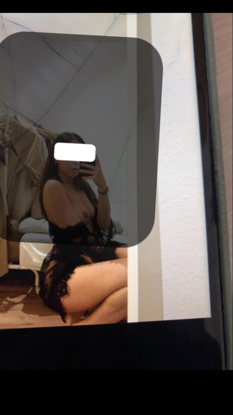 Im So Proud Of My Sister I Checked Her Phone Scrolller