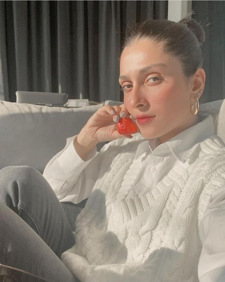 Imagine Ayeza chewing that strawberry..than returning it to your mouth in a deepkissing session ...