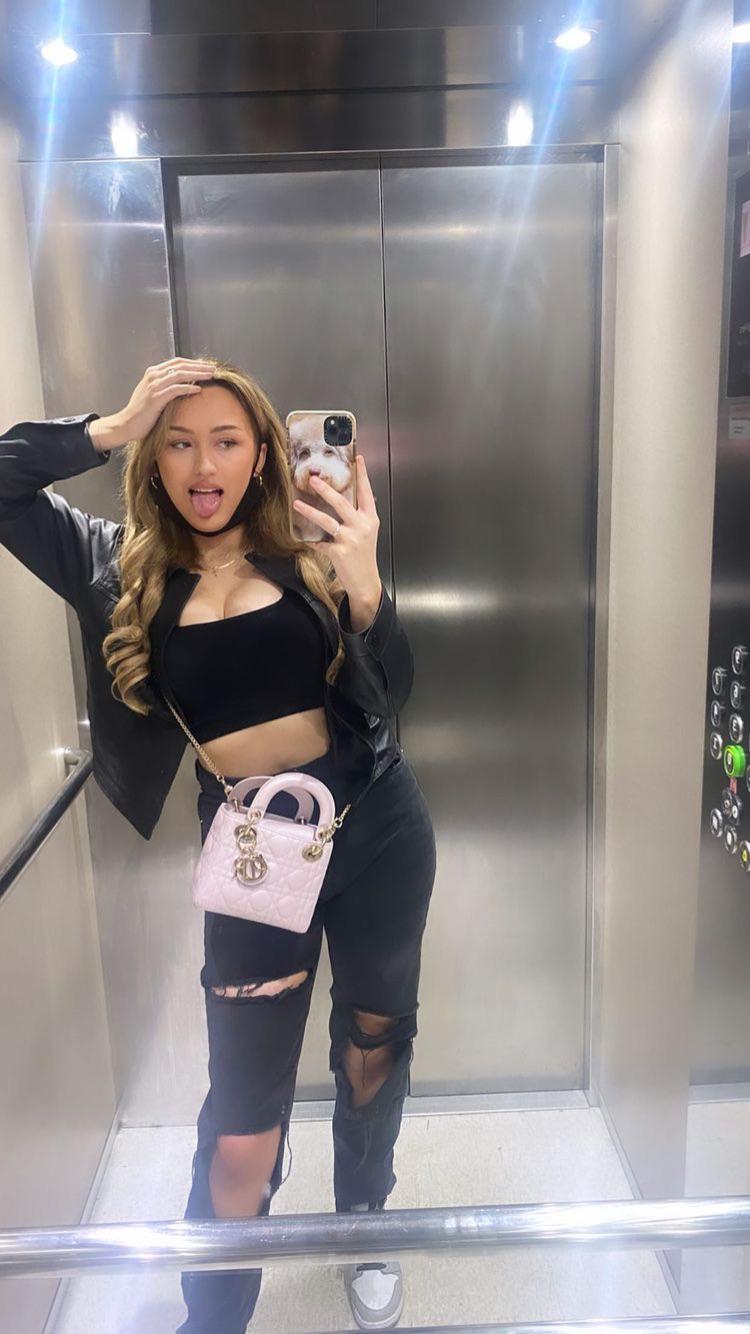 Imagine being in that elevator | Scrolller