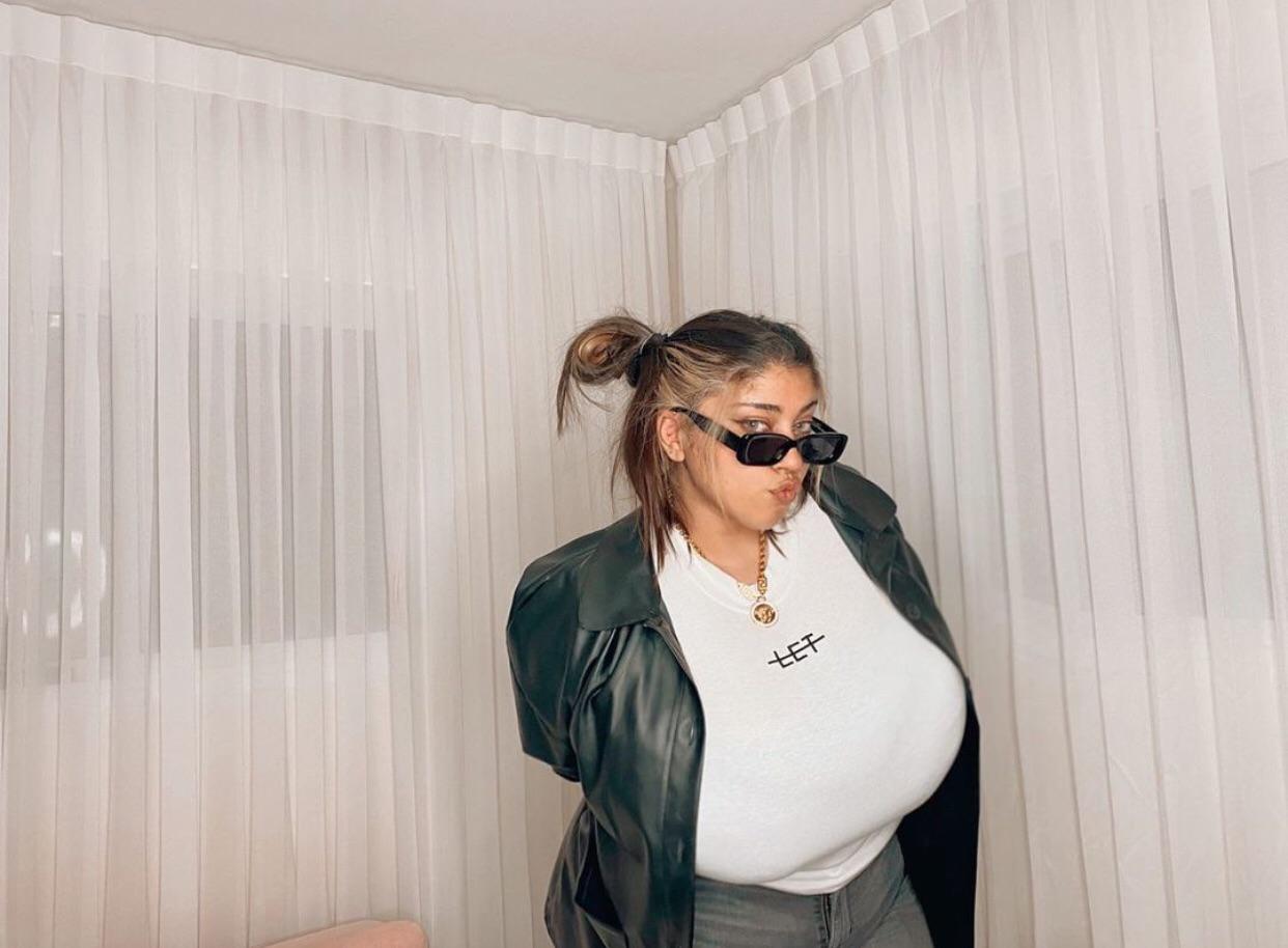 Imagine how they look bouncing up and down | Scrolller