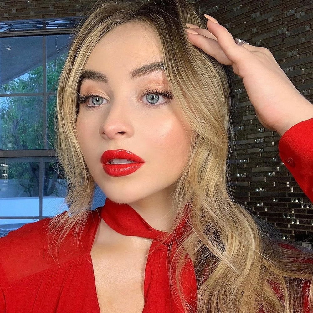 Imagine Sabrina Carpenter's bright red lipstick staining the base of your cock | Scrolller