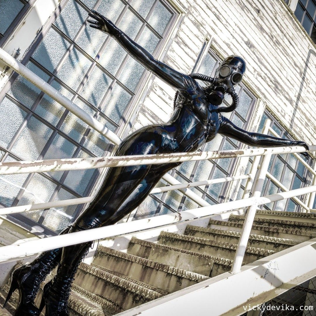 In full rubber | Scrolller