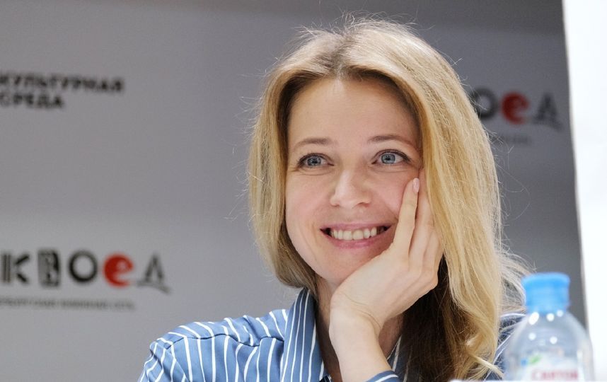 In her book presentation | Scrolller