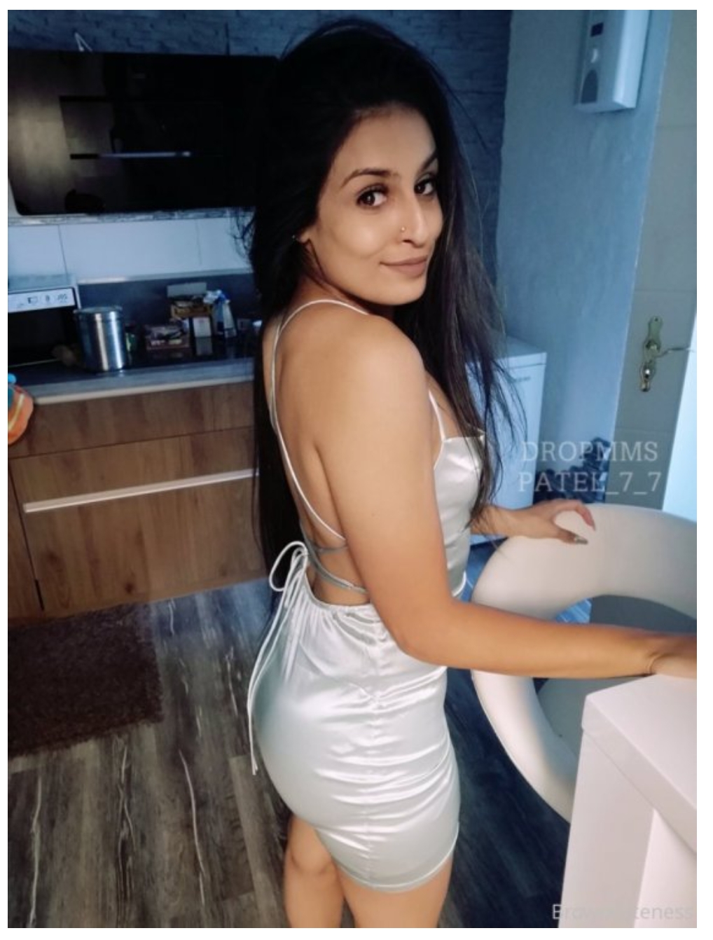 INDIAN DESI BROWN CUTENESS GIRL FULL COLLECTION [ PICS + VIDEO] LINK IN COMMENT | Scrolller