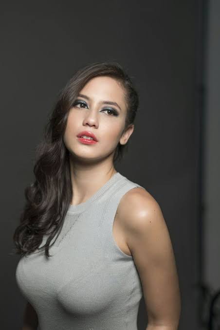 Indonesian actress Pevita Pearce has nice jugs | Scrolller