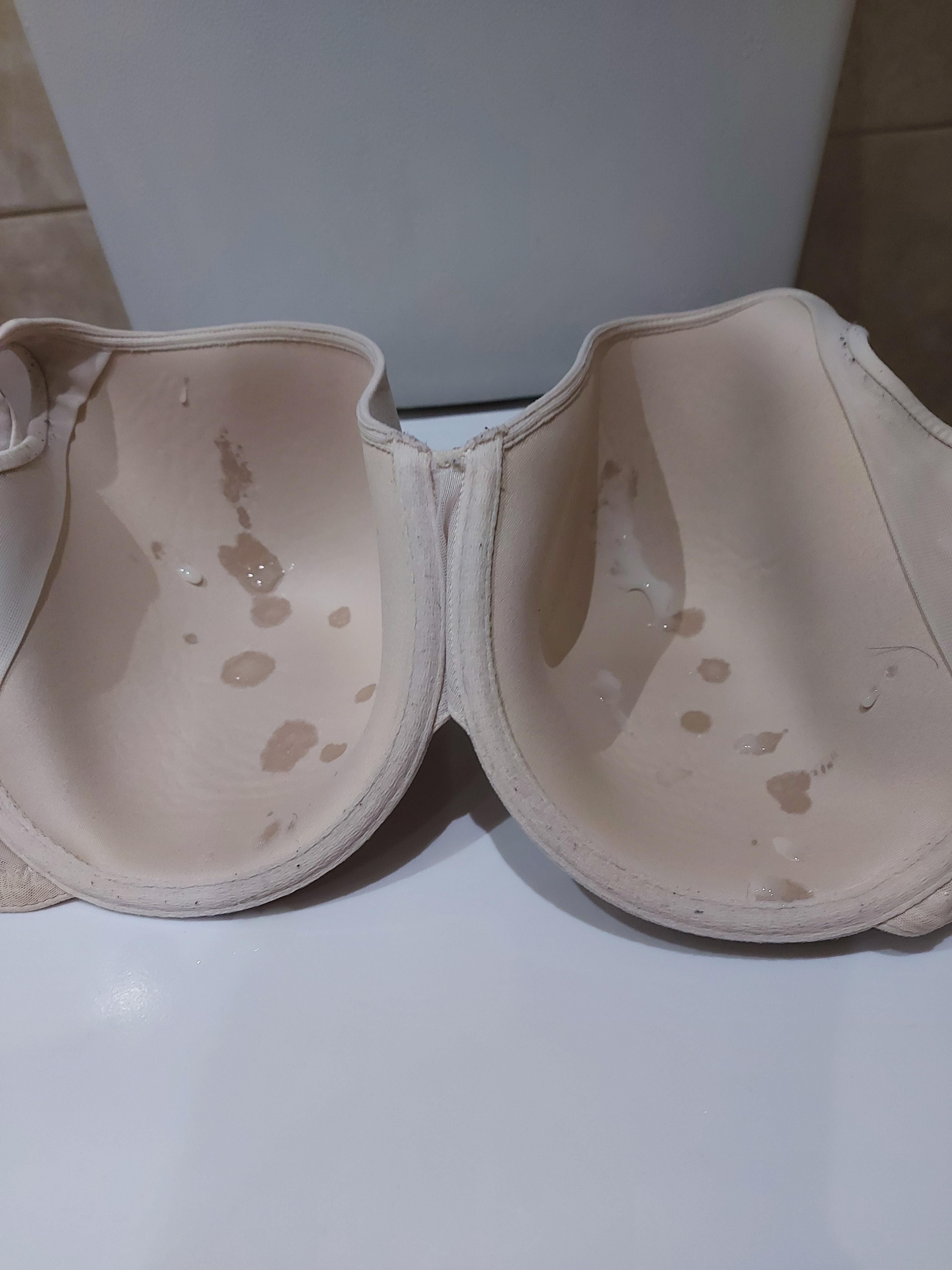 Inside of mums bra 36G | Scrolller