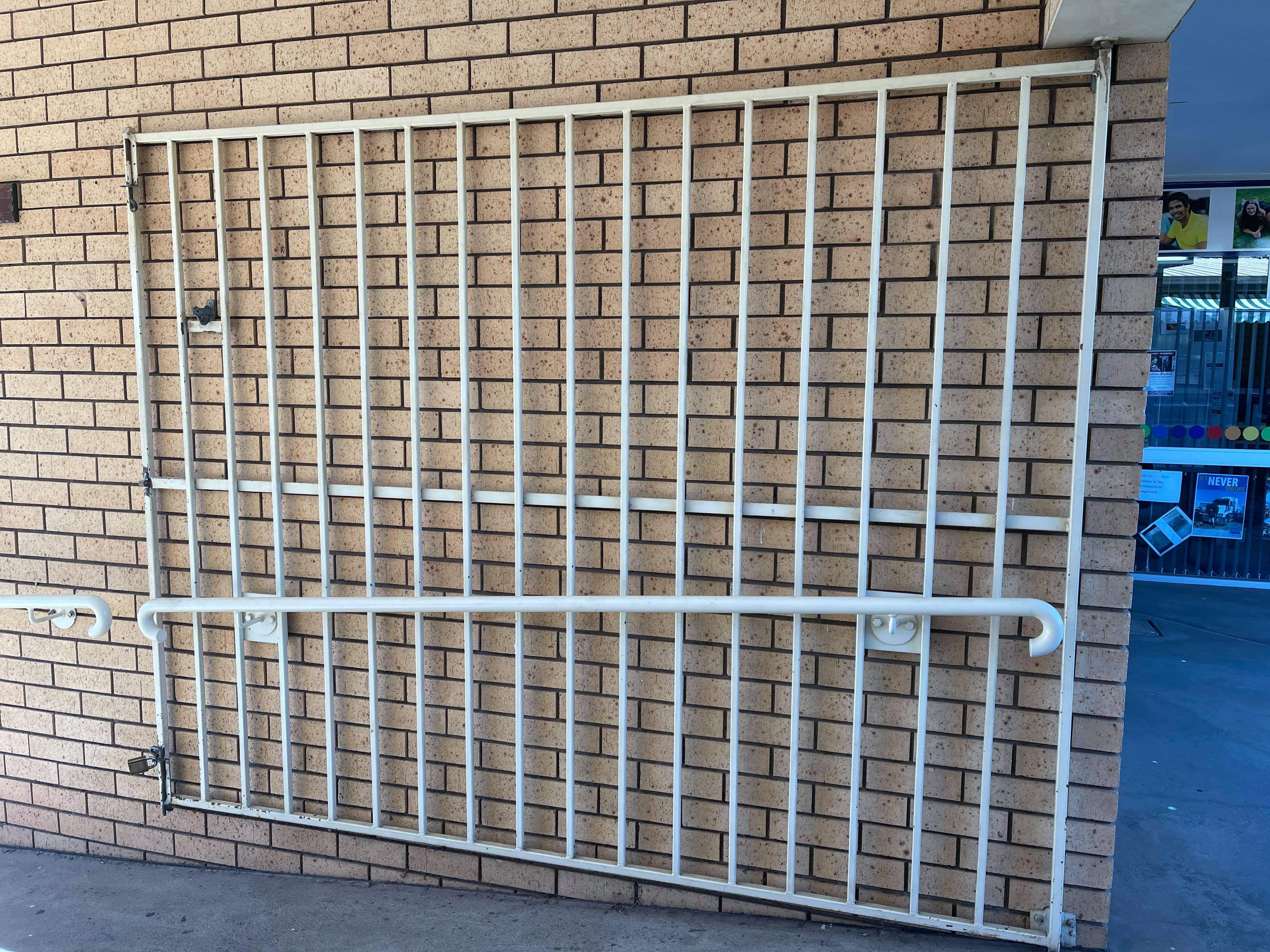 Installed the handrail boss | Scrolller