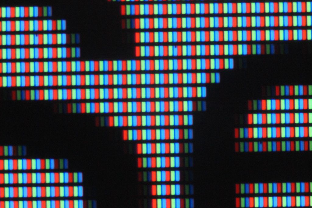 iPhone 4 pixels | Scrolller