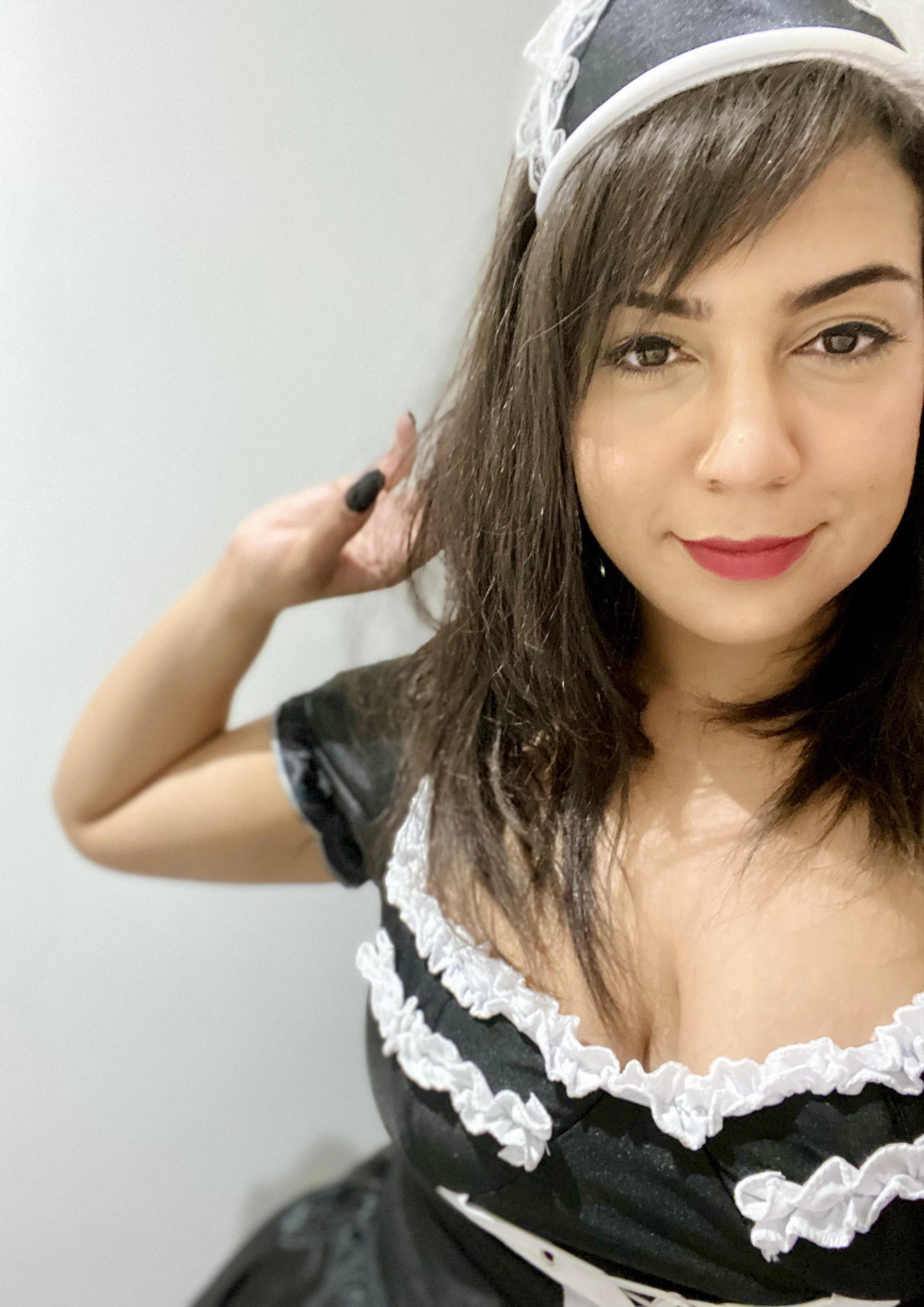 is it too early to play dress up? 🎃 [27f] | Scrolller