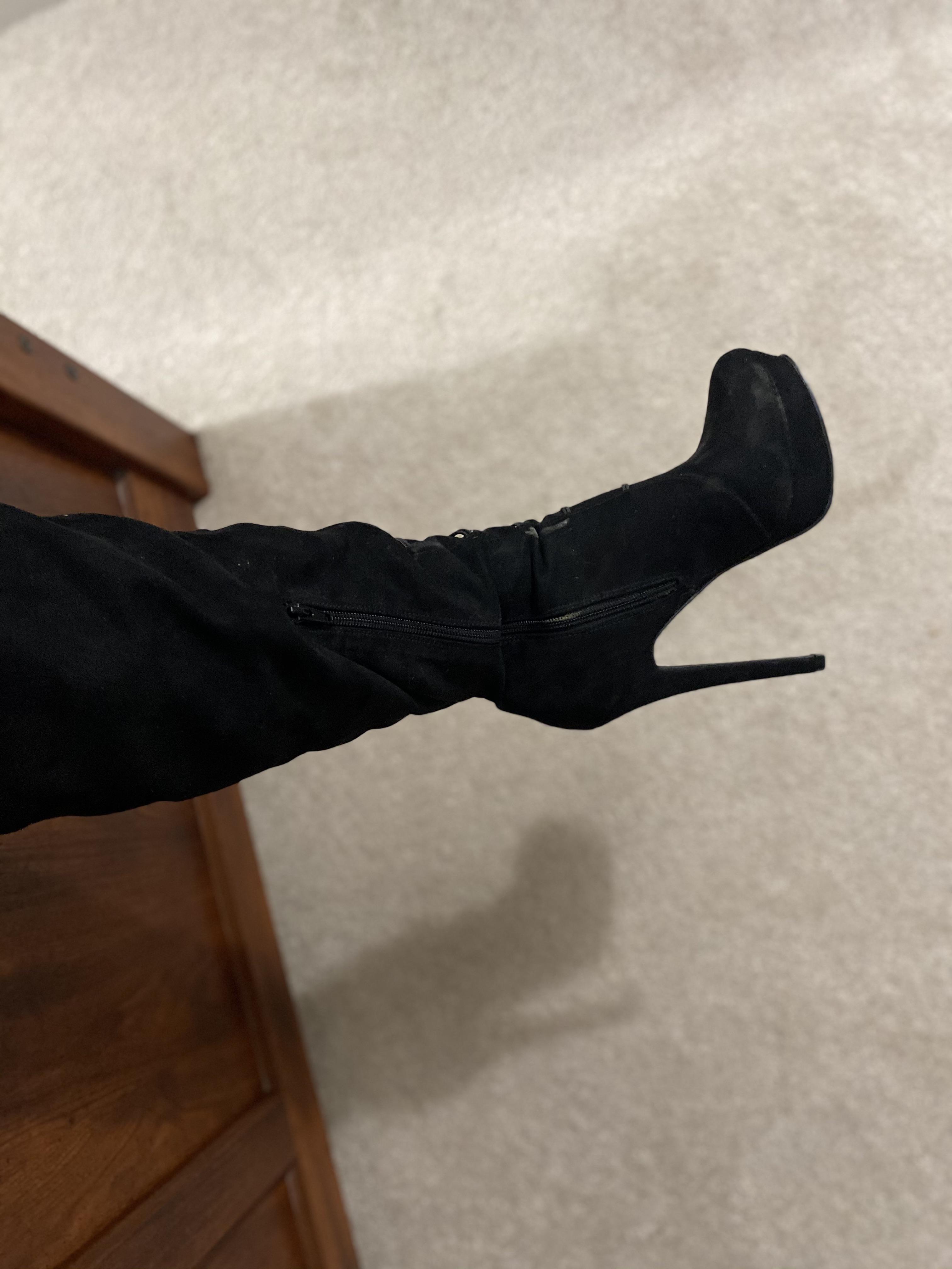 Is my heel bigger? | Scrolller