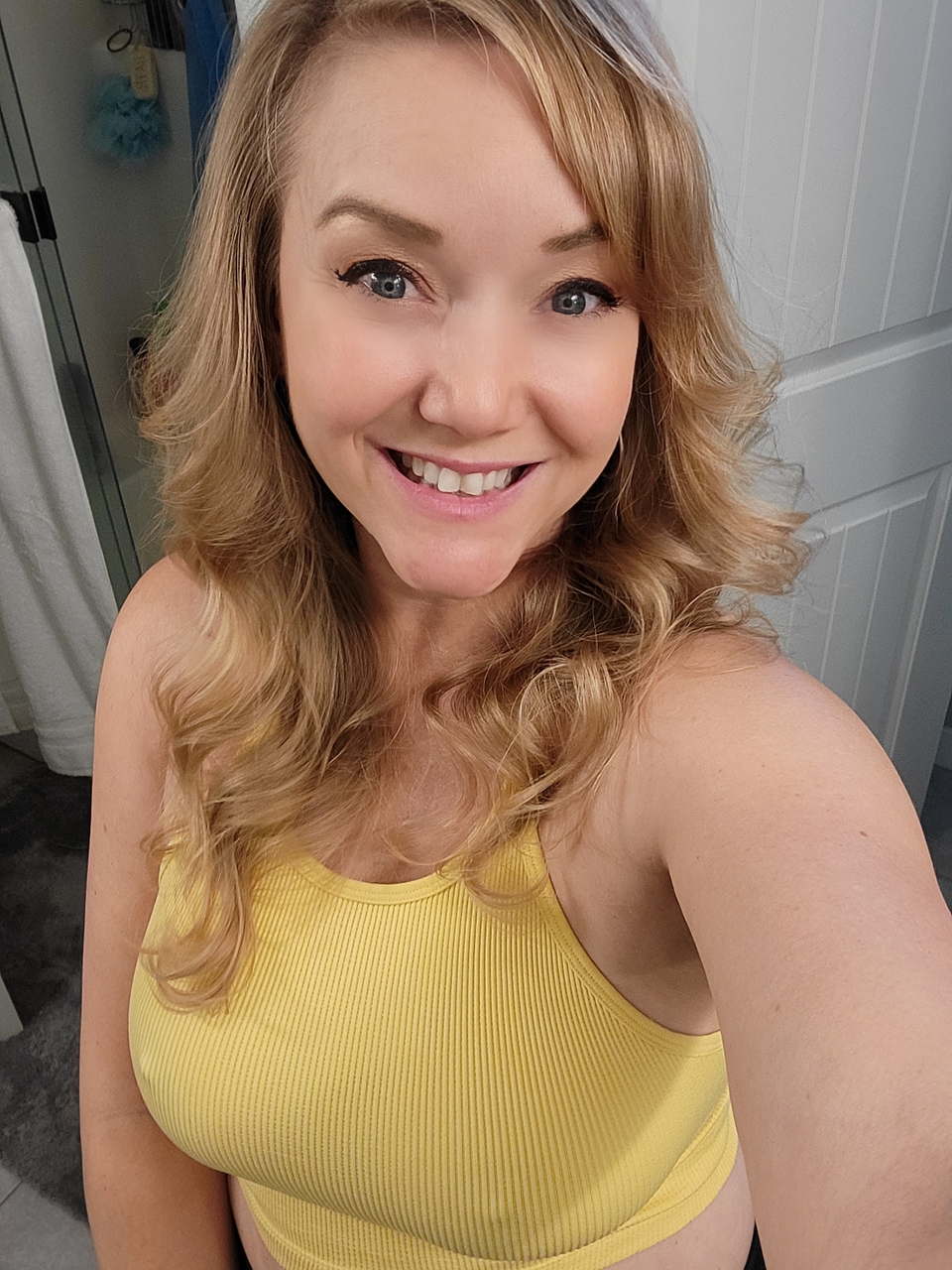 Is my smile too cheesy? [F47] | Scrolller