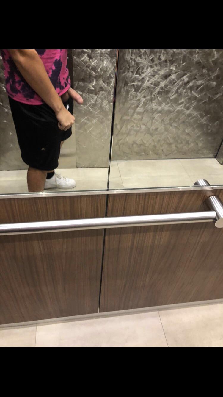 Is this my floor? | Scrolller