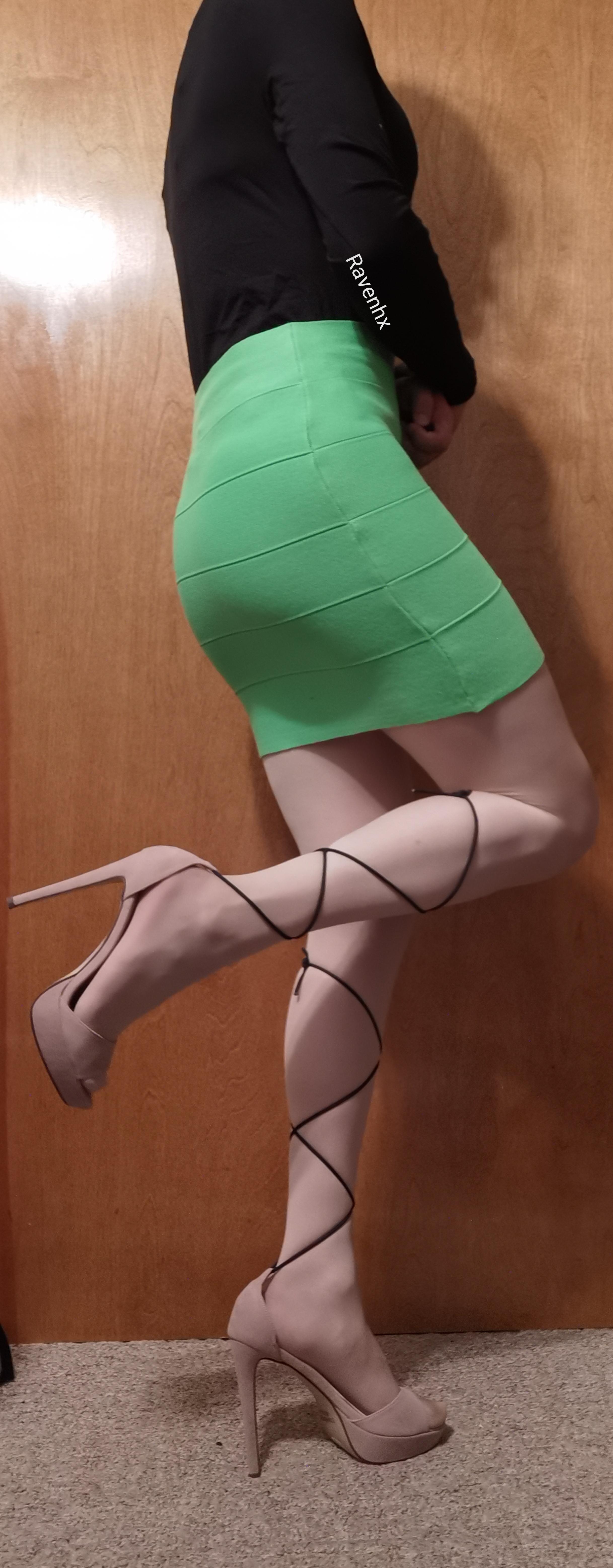 Is this skirt tight enough? | Scrolller