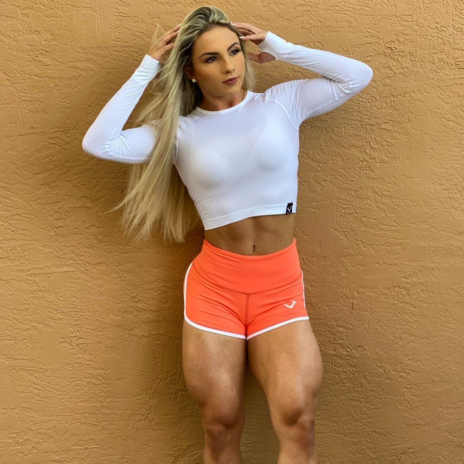 Isa Pereira | Scrolller