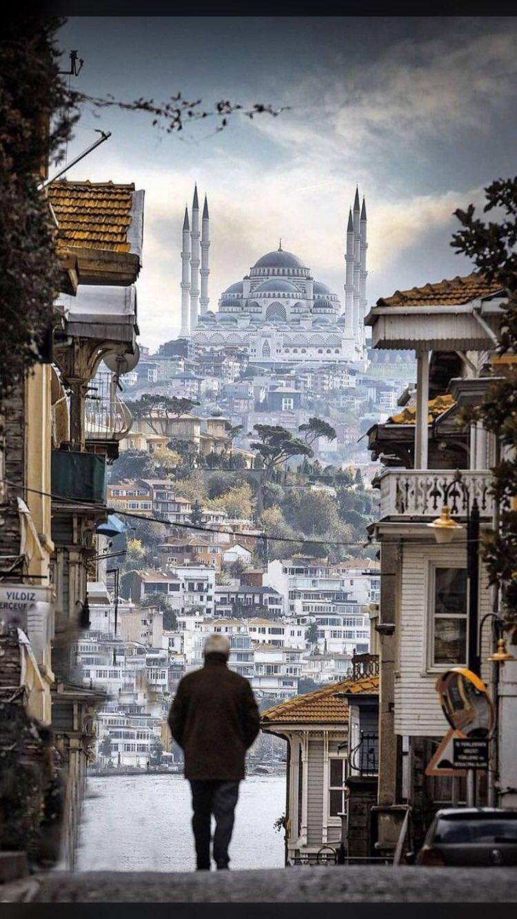 Istanbul | Scrolller