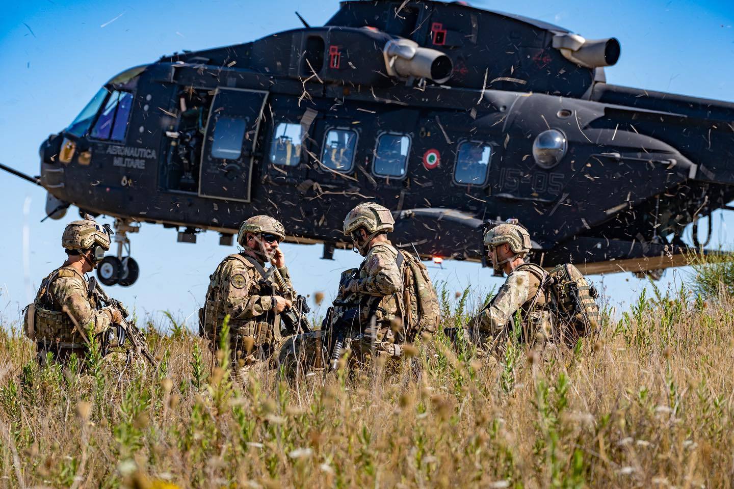 Italian Air Force SOF operators during CSAR training ready to exfiltrate with a HH-101. [614x409 ...