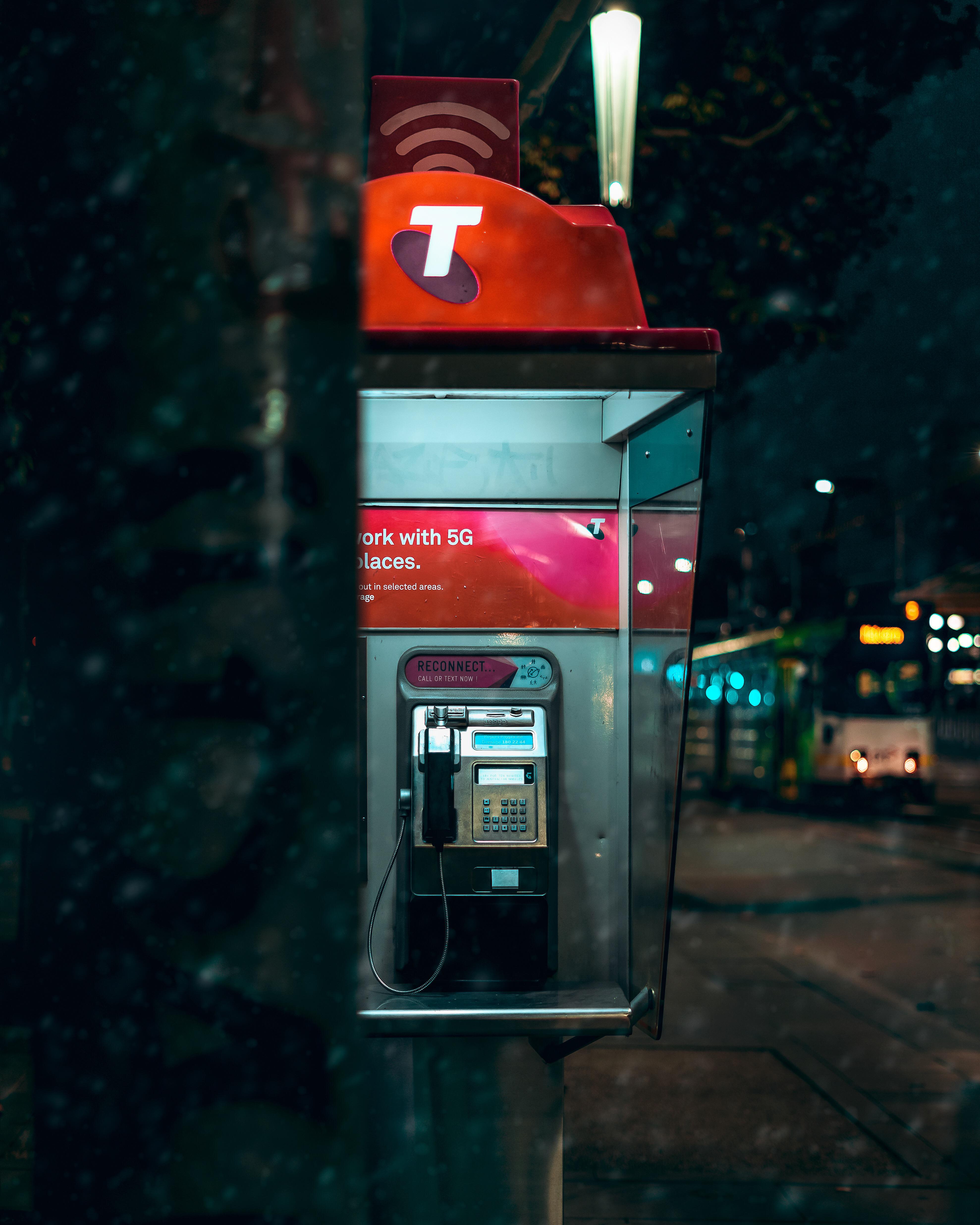 ITAP of Telephone Booth | Scrolller
