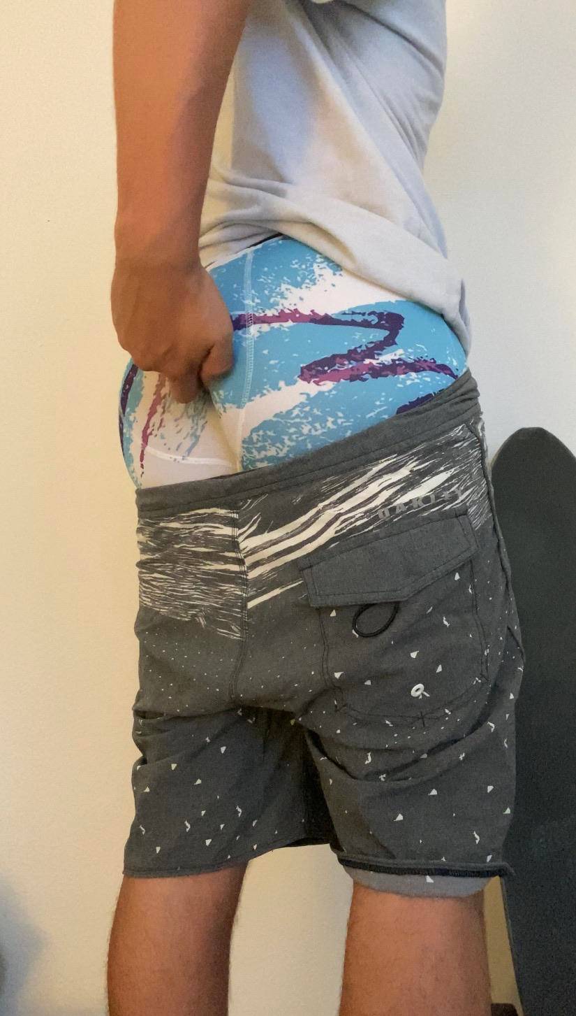 itchy beach bum 🤪 | Scrolller