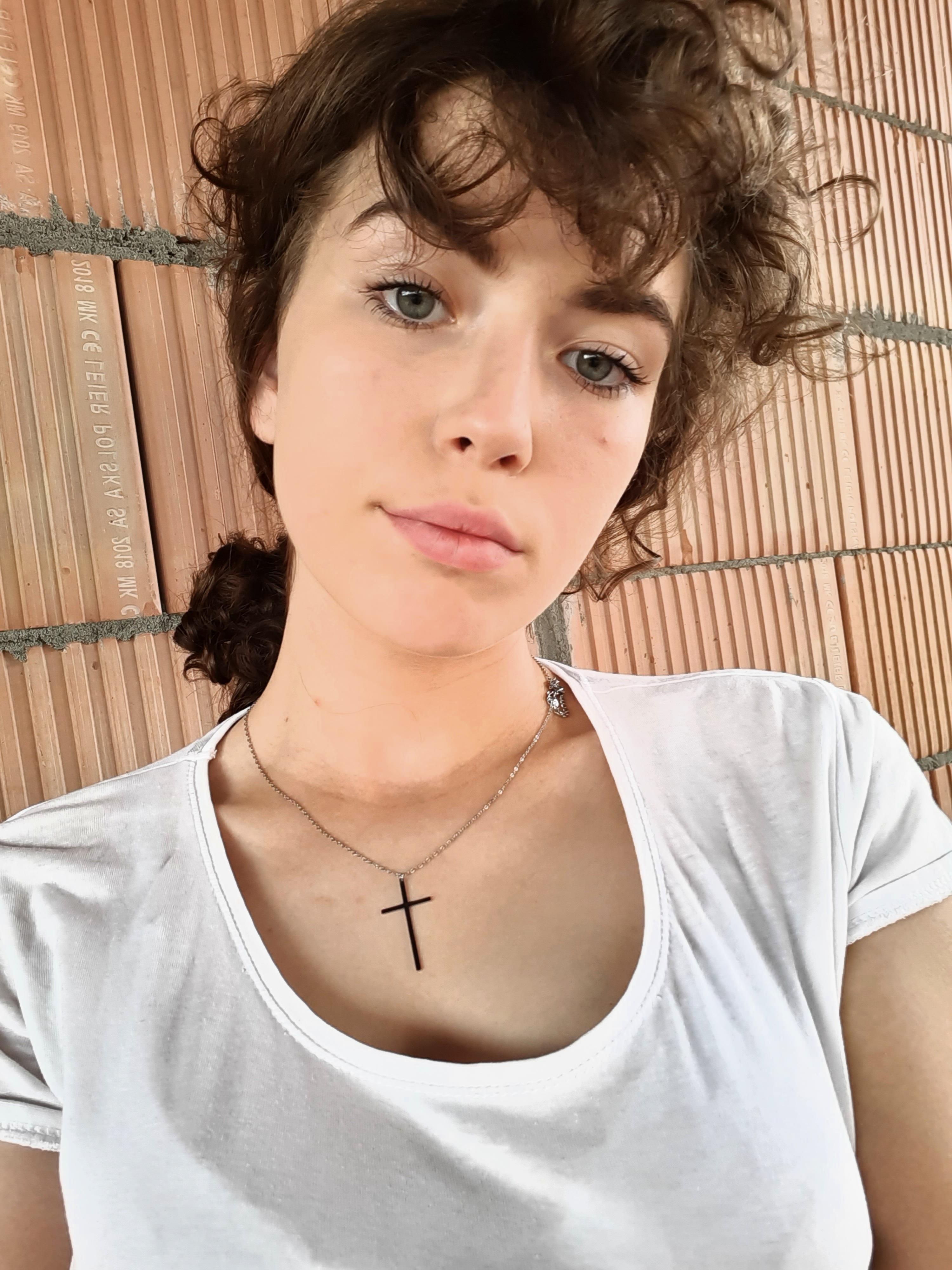 Its a lil windy.. f19 hello | Scrolller