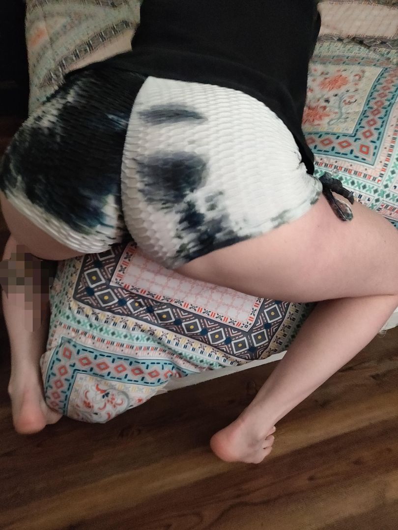 Wife assuming the position 🍑 | Scrolller