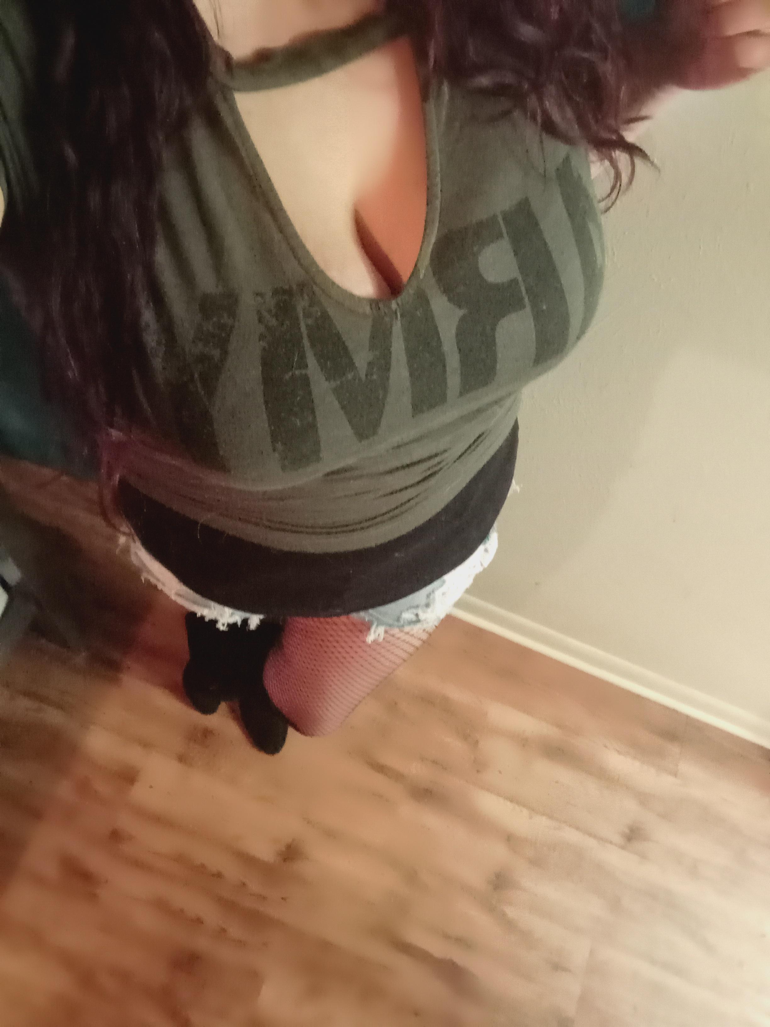 It's kinda chilly, had to add another layer😘💕 | Scrolller